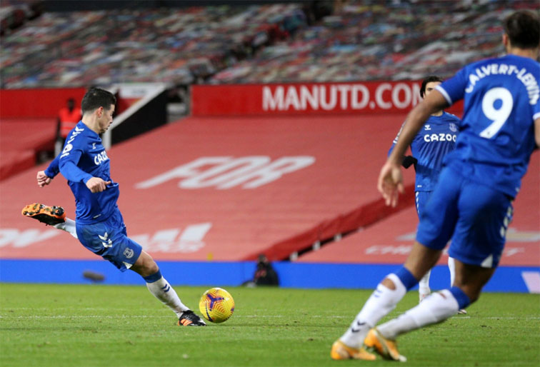 ¡Golazo de James Rodríguez a Manchester United!