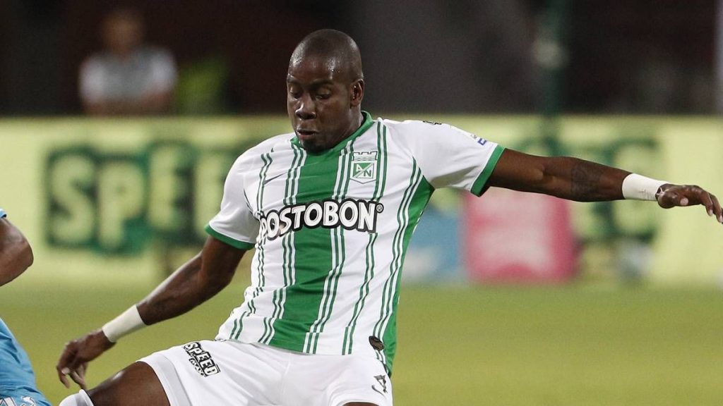 ¡Le dijo de todo! Los roces de Geisson Perea con los delanteros de ...